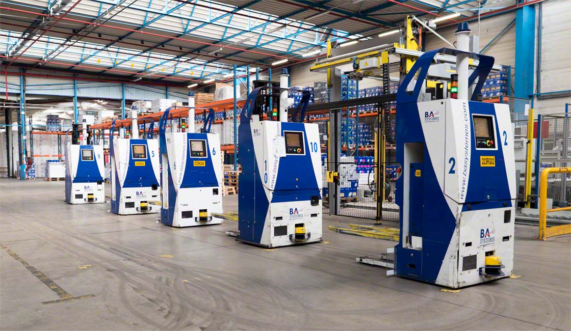 AMR vs AGV : Quelles différences ? - Mecalux.fr