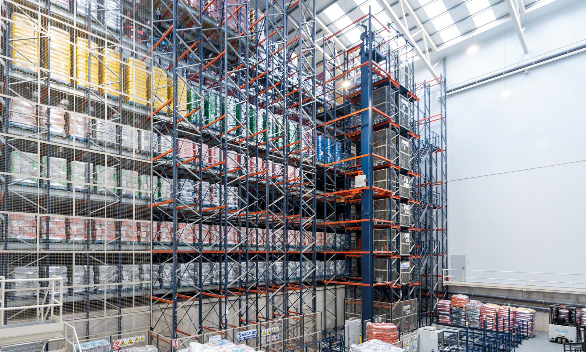 Combiner le Pallet Shuttle avec des navettes - Mecalux.fr