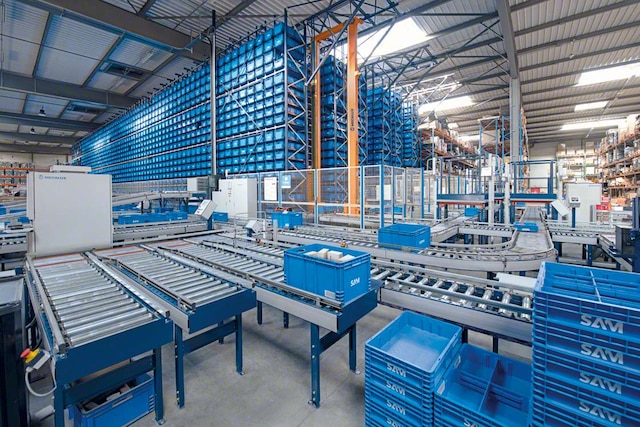 5 exemples illustrés d’automatisation d'entrepôts - Mecalux.fr