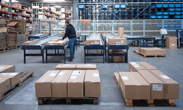 Station de picking haute performance - Mecalux.fr