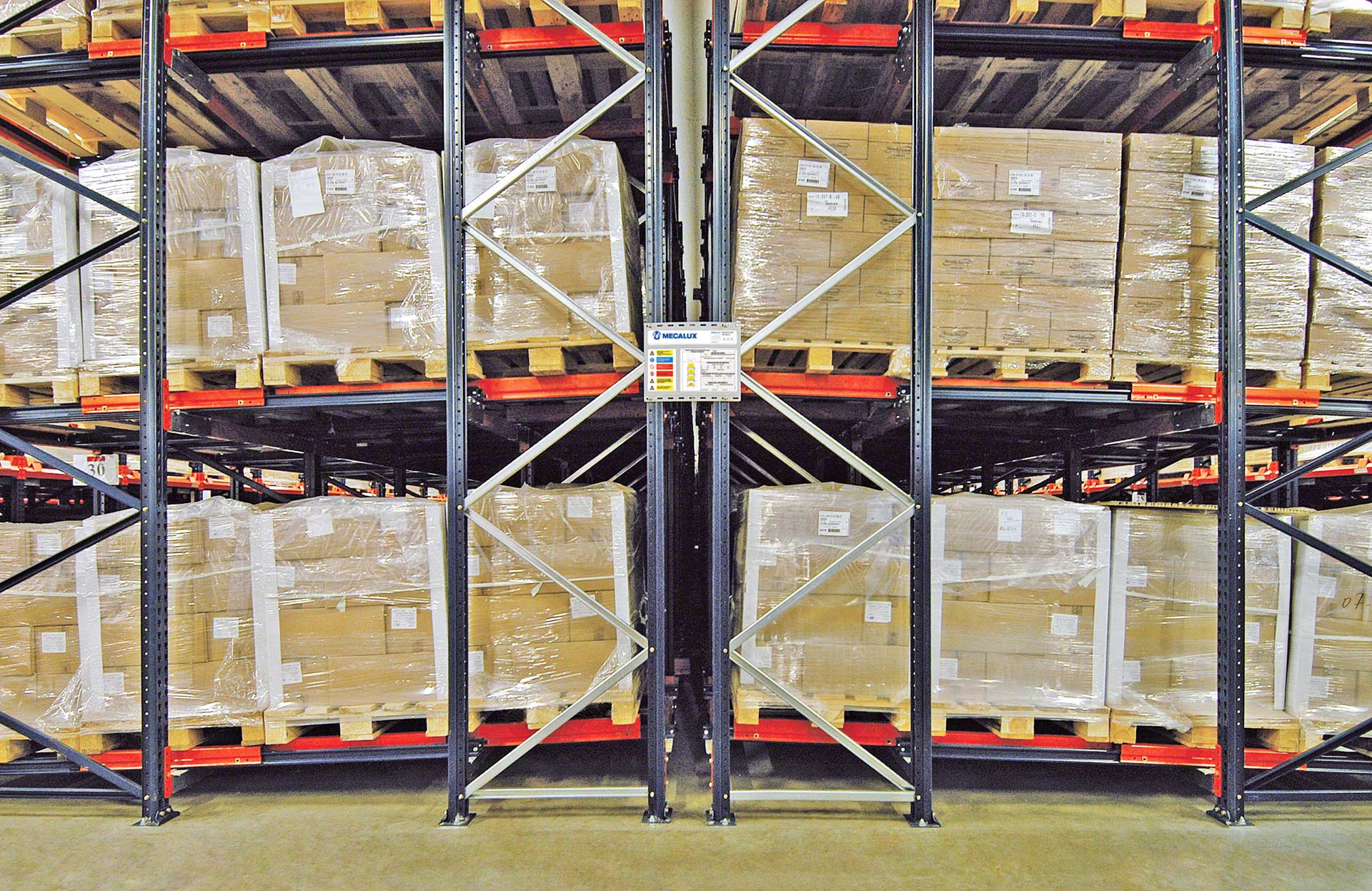 Rayonnage Push-Back, Palettier Push-Back - Mecalux.fr