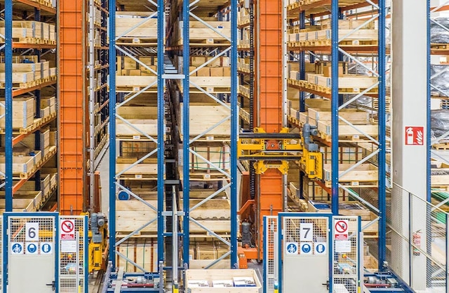 Transtockeurs tridirectionnels automatiques - Mecalux.fr